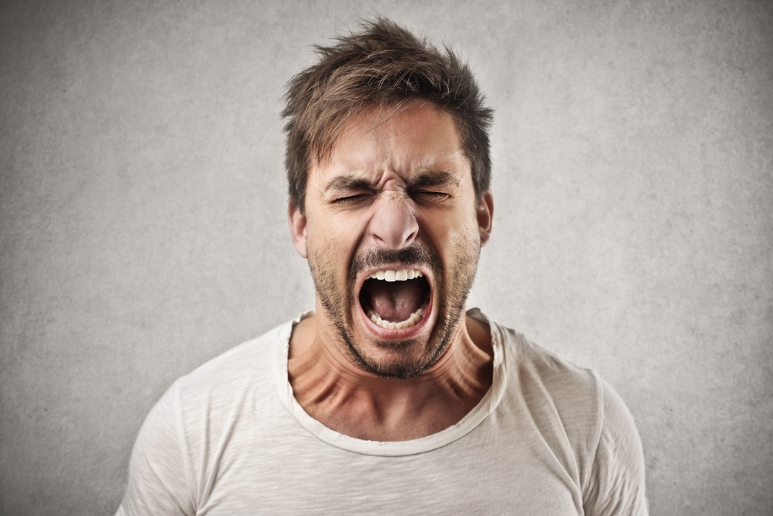 7 signes qui montrent que tu es toujours le 'angry friend' - Welovebuzz