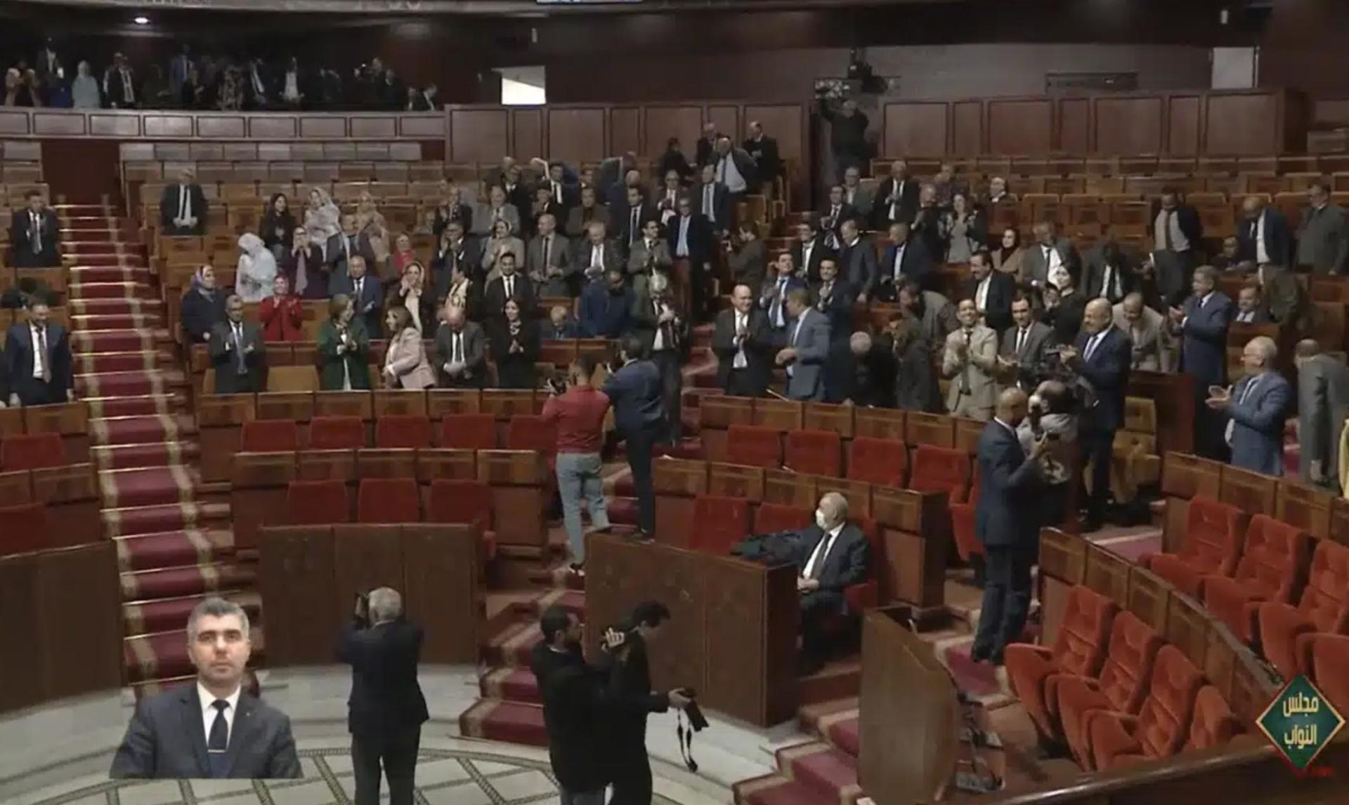 VIDÉO : Quand nos parlementaires scandent "SIIIR, SIIIR" en hommage aux ...
